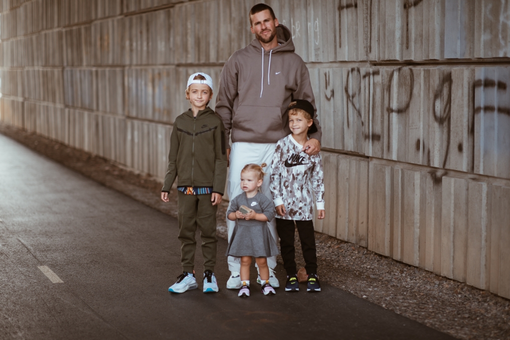 Nike Fam - Cara Loren